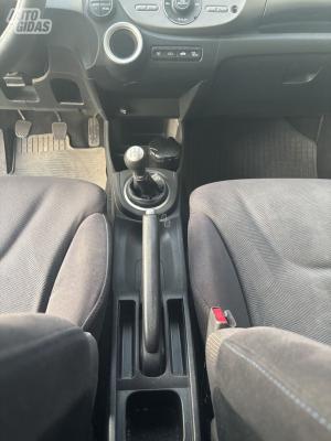 Pelēks Honda Jazz 2009 Viļņa, ar dzinēja tilpumu 1.30 L un nobraukumu 148 tūkst. km par 2350 €, foto 9 vietnē AUTOMOTO.COM.LV