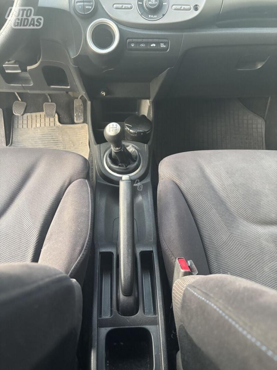 Pelēks Honda Jazz 2009 Viļņa, ar dzinēja tilpumu 1.30 L un nobraukumu 148 tūkst. km par 2350 €, foto 9 vietnē AUTOMOTO.COM.LV
