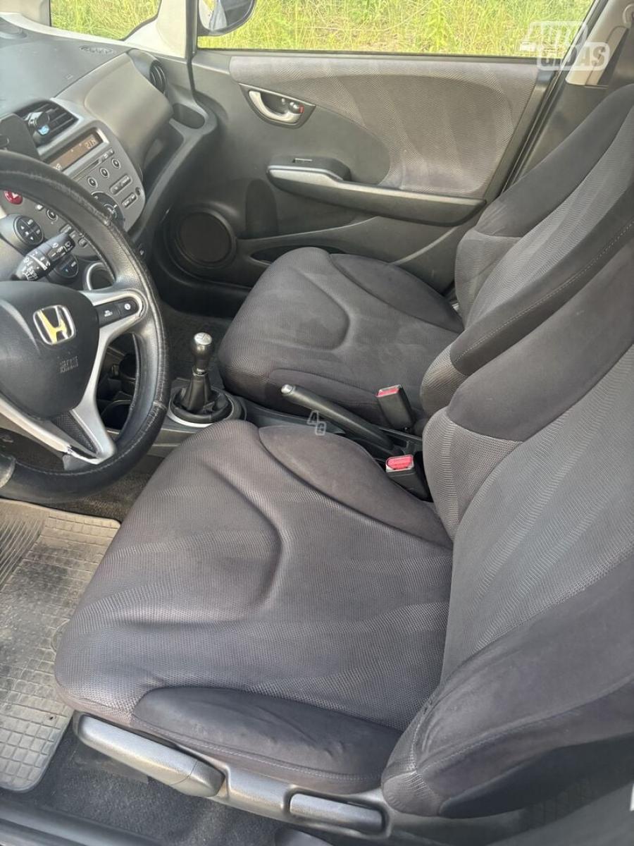 Pelēks Honda Jazz 2009 Viļņa, ar dzinēja tilpumu 1.30 L un nobraukumu 148 tūkst. km par 2350 €, foto 10 vietnē AUTOMOTO.COM.LV