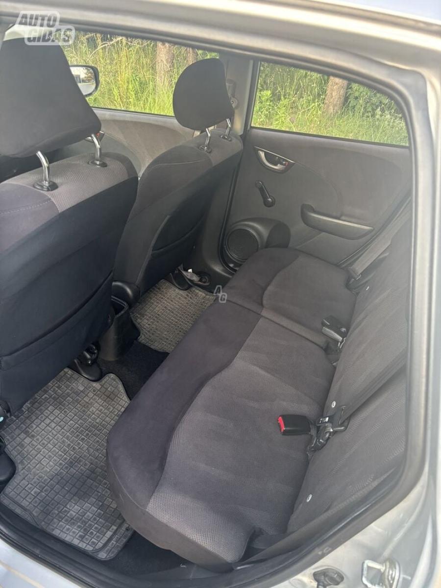Pelēks Honda Jazz 2009 Viļņa, ar dzinēja tilpumu 1.30 L un nobraukumu 148 tūkst. km par 2350 €, foto 11 vietnē AUTOMOTO.COM.LV