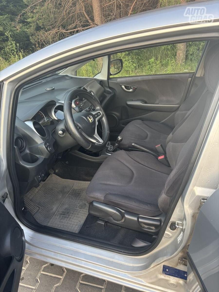 Pelēks Honda Jazz 2009 Viļņa, ar dzinēja tilpumu 1.30 L un nobraukumu 148 tūkst. km par 2350 €, foto 12 vietnē AUTOMOTO.COM.LV