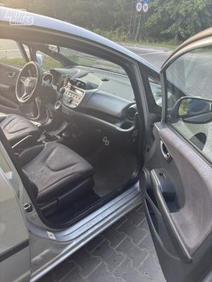 Pelēks Honda Jazz 2009 Viļņa, ar dzinēja tilpumu 1.30 L un nobraukumu 148 tūkst. km par 2350 €, foto 13 vietnē AUTOMOTO.COM.LV