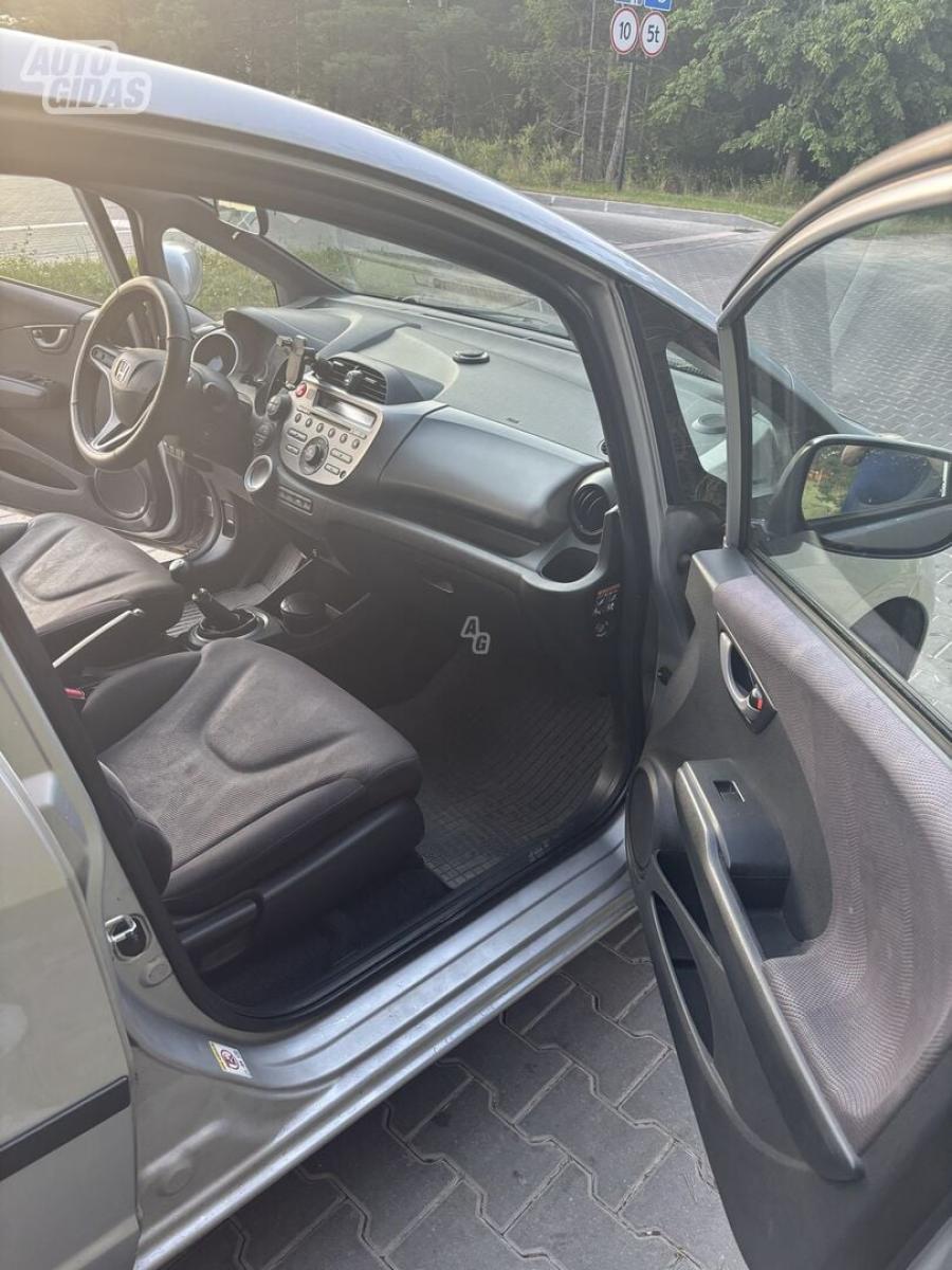 Pelēks Honda Jazz 2009 Viļņa, ar dzinēja tilpumu 1.30 L un nobraukumu 148 tūkst. km par 2350 €, foto 13 vietnē AUTOMOTO.COM.LV