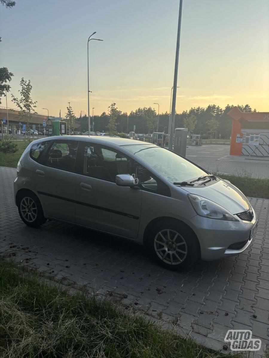 Pelēks Honda Jazz 2009 Viļņa, ar dzinēja tilpumu 1.30 L un nobraukumu 148 tūkst. km par 2350 €, foto 15 vietnē AUTOMOTO.COM.LV