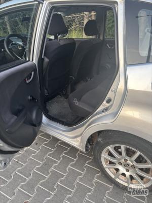 Pelēks Honda Jazz 2009 Viļņa, ar dzinēja tilpumu 1.30 L un nobraukumu 148 tūkst. km par 2350 €, foto 16 vietnē AUTOMOTO.COM.LV