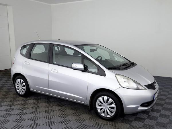 Grey Honda Jazz 2009 in Tallinn, with an engine capacity of 1.30 L and mileage of 156 thousand km for 1299 €, photo 9 on AUTOMOTO.COM.LV