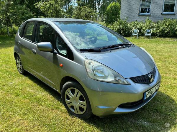 Grey Honda Jazz 2009 in Vilnius, with an engine capacity of 1.20 L and mileage of 236 thousand km for 1999 €, photo 2 on AUTOMOTO.COM.LV