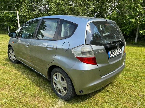 Grey Honda Jazz 2009 in Vilnius, with an engine capacity of 1.20 L and mileage of 236 thousand km for 1999 €, photo 4 on AUTOMOTO.COM.LV