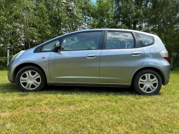 Grey Honda Jazz 2009 in Vilnius, with an engine capacity of 1.20 L and mileage of 236 thousand km for 1999 €, photo 6 on AUTOMOTO.COM.LV