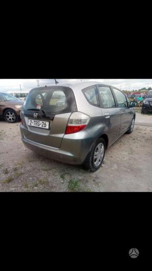 Pelēks Honda Jazz 2010 Viļņa, ar dzinēja tilpumu 1.20 L un nobraukumu 225 tūkst. km par 3150 €, foto 5 vietnē AUTOMOTO.COM.LV