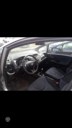 Pelēks Honda Jazz 2010 Viļņa, ar dzinēja tilpumu 1.20 L un nobraukumu 225 tūkst. km par 3150 €, foto 6 vietnē AUTOMOTO.COM.LV