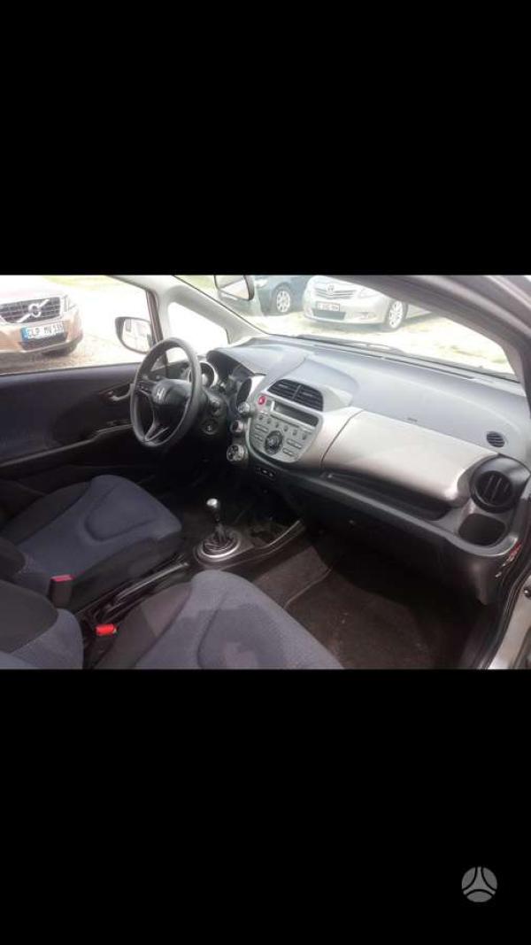 Grey Honda Jazz 2010 in Vilnius, with an engine capacity of 1.20 L and mileage of 225 thousand km for 3150 €, photo 6 on AUTOMOTO.COM.LV
