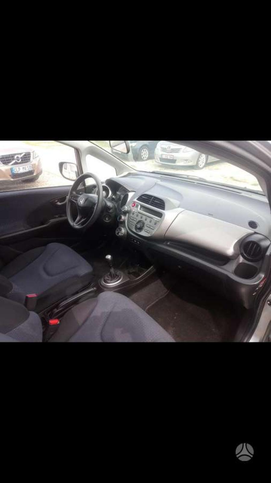 Pelēks Honda Jazz 2010 Viļņa, ar dzinēja tilpumu 1.20 L un nobraukumu 225 tūkst. km par 3150 €, foto 7 vietnē AUTOMOTO.COM.LV