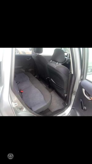 Pelēks Honda Jazz 2010 Viļņa, ar dzinēja tilpumu 1.20 L un nobraukumu 225 tūkst. km par 3150 €, foto 8 vietnē AUTOMOTO.COM.LV