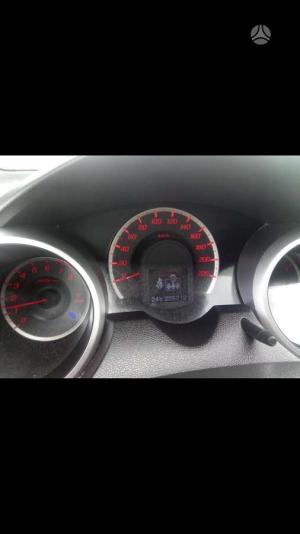 Pelēks Honda Jazz 2010 Viļņa, ar dzinēja tilpumu 1.20 L un nobraukumu 225 tūkst. km par 3150 €, foto 14 vietnē AUTOMOTO.COM.LV