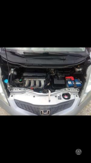 Pelēks Honda Jazz 2010 Viļņa, ar dzinēja tilpumu 1.20 L un nobraukumu 225 tūkst. km par 3150 €, foto 15 vietnē AUTOMOTO.COM.LV