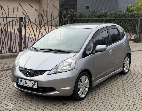 Honda Jazz 2010 Viļņa vietnē Pelēks Honda Jazz 2010 Viļņa, ar dzinēja tilpumu 1.30 L un nobraukumu 193 tūkst. km par 3450 €, foto 1 vietnē AUTOMOTO.COM.LV