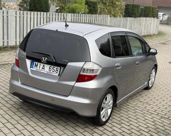 Honda Jazz 2010 Viļņa vietnē Pelēks Honda Jazz 2010 Viļņa, ar dzinēja tilpumu 1.30 L un nobraukumu 193 tūkst. km par 3450 €, foto 4 vietnē AUTOMOTO.COM.LV