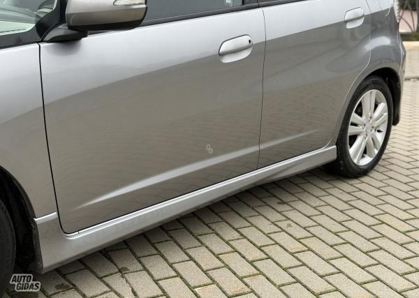 Honda Jazz 2010 Viļņa vietnē Pelēks Honda Jazz 2010 Viļņa, ar dzinēja tilpumu 1.30 L un nobraukumu 193 tūkst. km par 3450 €, foto 8 vietnē AUTOMOTO.COM.LV