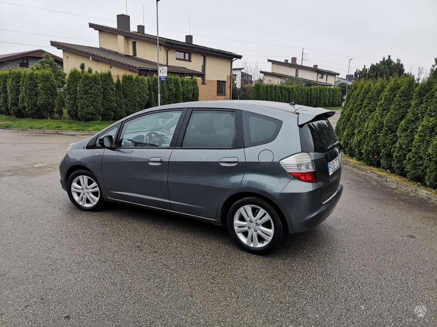 Pelēks Honda Jazz 2011 Klaipėda, ar dzinēja tilpumu 1.60 L un nobraukumu 150 tūkst. km par 3950 €, foto 2 vietnē AUTOMOTO.COM.LV