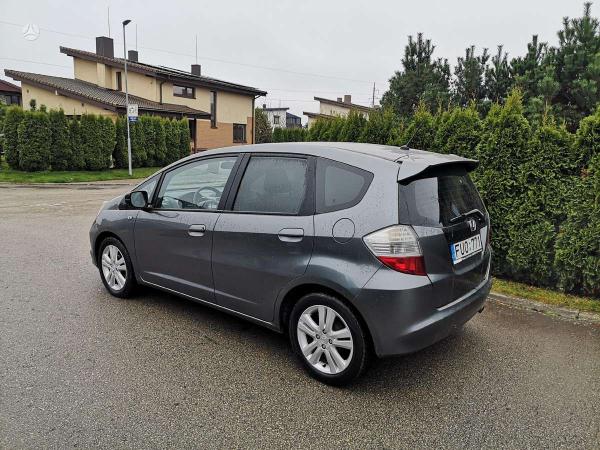 Grey Honda Jazz 2011 in Klaipeda, with an engine capacity of 1.60 L and mileage of 150 thousand km for 3950 €, photo 3 on AUTOMOTO.COM.LV