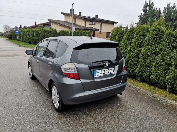 Grey Honda Jazz 2011 in Klaipeda, with an engine capacity of 1.60 L and mileage of 150 thousand km for 3950 €, photo 7 on AUTOMOTO.COM.LV