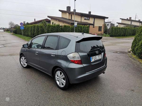 Grey Honda Jazz 2011 in Klaipeda, with an engine capacity of 1.60 L and mileage of 150 thousand km for 3950 €, photo 8 on AUTOMOTO.COM.LV