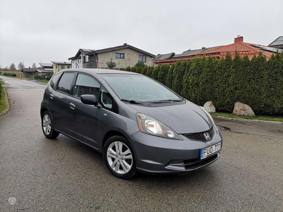 Pelēks Honda Jazz 2011 Klaipėda, ar dzinēja tilpumu 1.60 L un nobraukumu 150 tūkst. km par 3950 €, foto 9 vietnē AUTOMOTO.COM.LV