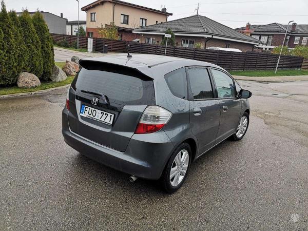 Grey Honda Jazz 2011 in Klaipeda, with an engine capacity of 1.60 L and mileage of 150 thousand km for 3950 €, photo 10 on AUTOMOTO.COM.LV