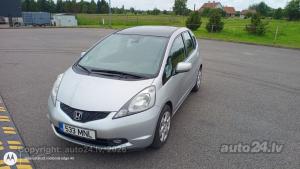 Pelēks Honda Jazz 2011 Kerdla, ar dzinēja tilpumu 1.30 L un nobraukumu 118 tūkst. km par 5000 €, foto  vietnē AUTOMOTO.COM.LV