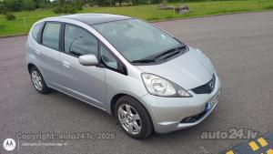 Pelēks Honda Jazz 2011 Kerdla, ar dzinēja tilpumu 1.30 L un nobraukumu 118 tūkst. km par 5000 €, foto 3 vietnē AUTOMOTO.COM.LV