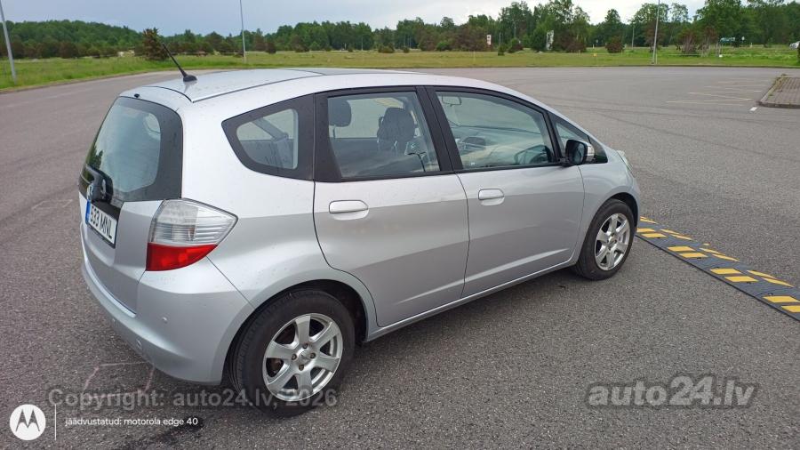 Pelēks Honda Jazz 2011 Kerdla, ar dzinēja tilpumu 1.30 L un nobraukumu 118 tūkst. km par 5000 €, foto 4 vietnē AUTOMOTO.COM.LV
