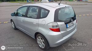 Pelēks Honda Jazz 2011 Kerdla, ar dzinēja tilpumu 1.30 L un nobraukumu 118 tūkst. km par 5000 €, foto 5 vietnē AUTOMOTO.COM.LV
