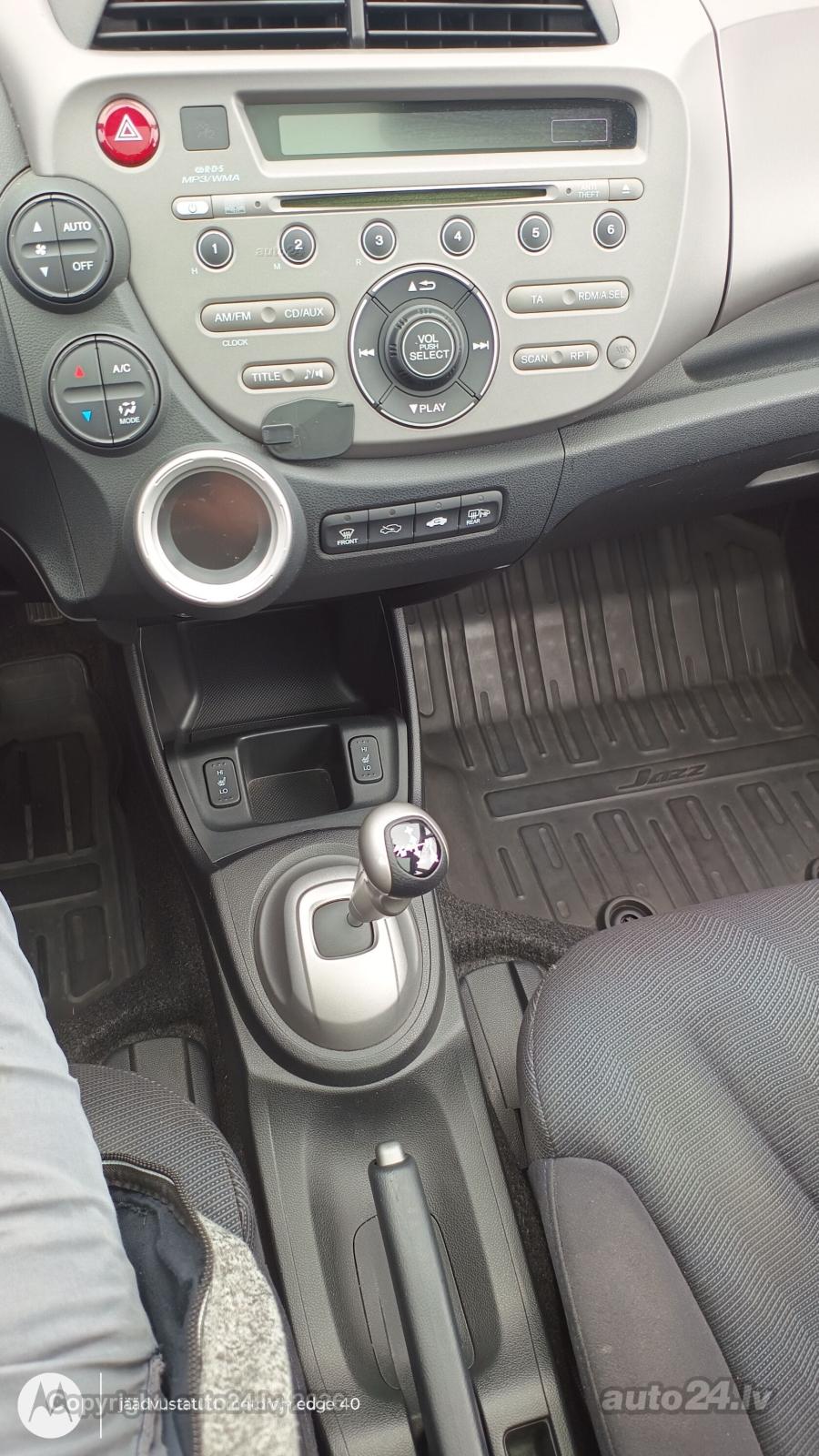 Pelēks Honda Jazz 2011 Kerdla, ar dzinēja tilpumu 1.30 L un nobraukumu 118 tūkst. km par 5000 €, foto 7 vietnē AUTOMOTO.COM.LV