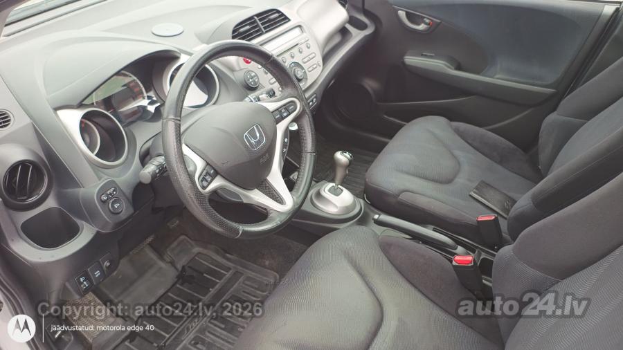 Pelēks Honda Jazz 2011 Kerdla, ar dzinēja tilpumu 1.30 L un nobraukumu 118 tūkst. km par 5000 €, foto 8 vietnē AUTOMOTO.COM.LV