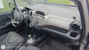Pelēks Honda Jazz 2011 Kerdla, ar dzinēja tilpumu 1.30 L un nobraukumu 118 tūkst. km par 5000 €, foto 10 vietnē AUTOMOTO.COM.LV