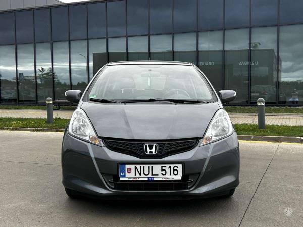 Grey Honda Jazz 2011 in Siauliai, with an engine capacity of 1.30 L and mileage of 62 thousand km for 3250 €, photo 3 on AUTOMOTO.COM.LV
