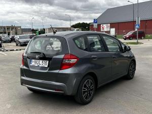 Grey Honda Jazz 2011 in Siauliai, with an engine capacity of 1.30 L and mileage of 62 thousand km for 3250 €, photo 5 on AUTOMOTO.COM.LV