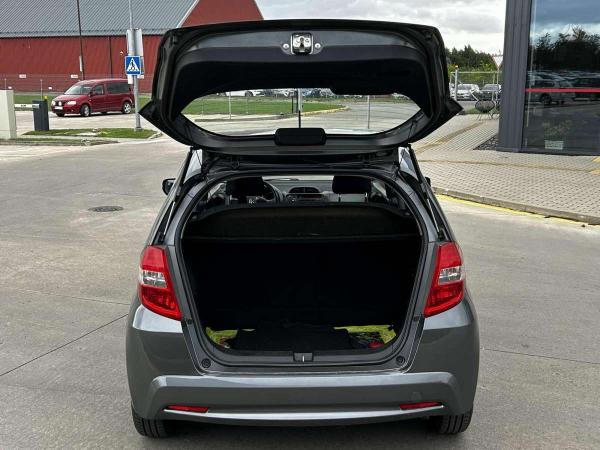 Grey Honda Jazz 2011 in Siauliai, with an engine capacity of 1.30 L and mileage of 62 thousand km for 3250 €, photo 7 on AUTOMOTO.COM.LV