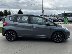 Grey Honda Jazz 2011 in Siauliai, with an engine capacity of 1.30 L and mileage of 62 thousand km for 3250 €, photo 9 on AUTOMOTO.COM.LV