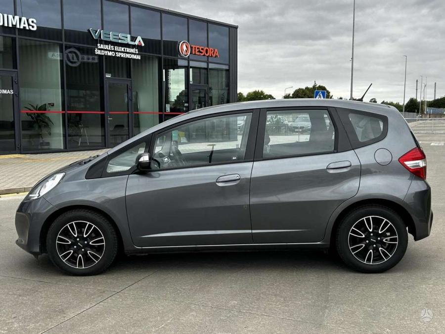 Grey Honda Jazz 2011 in Siauliai, with an engine capacity of 1.30 L and mileage of 62 thousand km for 3250 €, photo 10 on AUTOMOTO.COM.LV