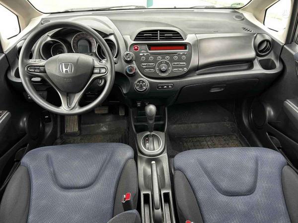 Grey Honda Jazz 2011 in Siauliai, with an engine capacity of 1.30 L and mileage of 62 thousand km for 3250 €, photo 10 on AUTOMOTO.COM.LV