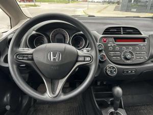 Grey Honda Jazz 2011 in Siauliai, with an engine capacity of 1.30 L and mileage of 62 thousand km for 3250 €, photo 12 on AUTOMOTO.COM.LV