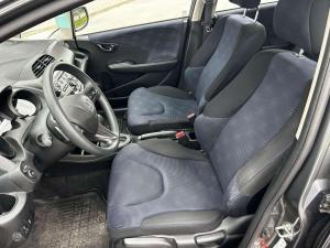 Grey Honda Jazz 2011 in Siauliai, with an engine capacity of 1.30 L and mileage of 62 thousand km for 3250 €, photo 14 on AUTOMOTO.COM.LV