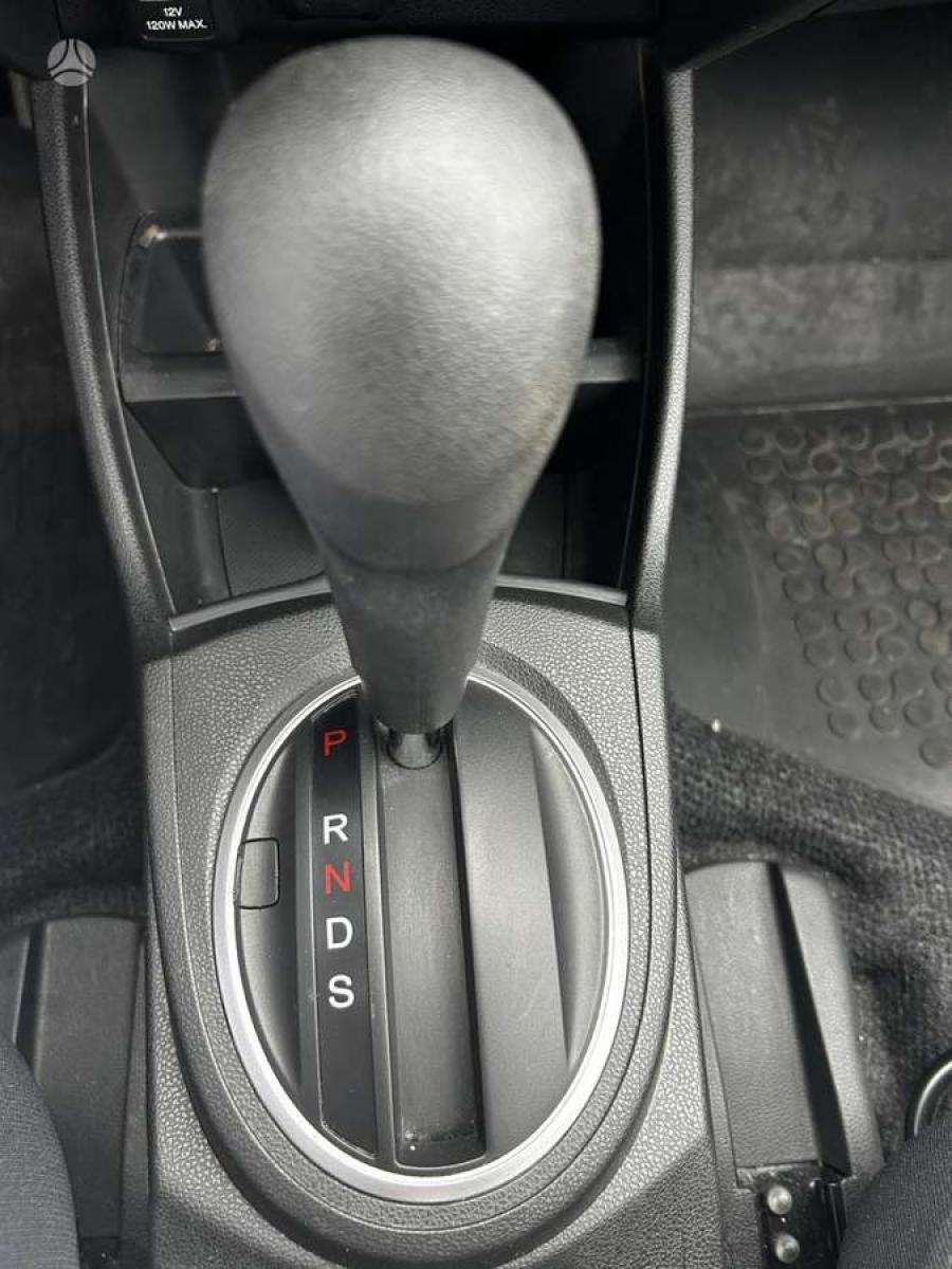 Grey Honda Jazz 2011 in Siauliai, with an engine capacity of 1.30 L and mileage of 62 thousand km for 3250 €, photo 17 on AUTOMOTO.COM.LV