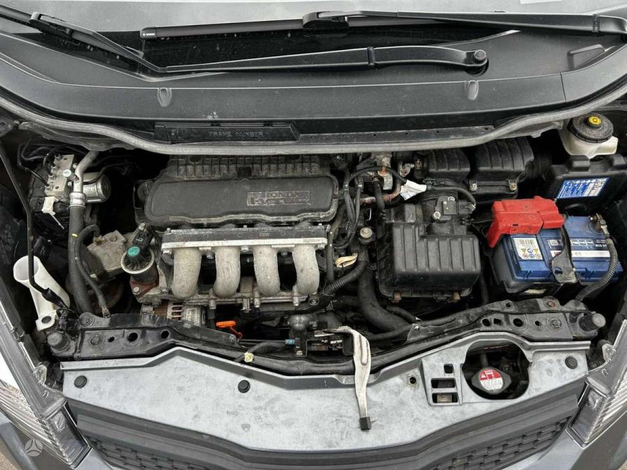 Grey Honda Jazz 2011 in Siauliai, with an engine capacity of 1.30 L and mileage of 62 thousand km for 3250 €, photo 22 on AUTOMOTO.COM.LV
