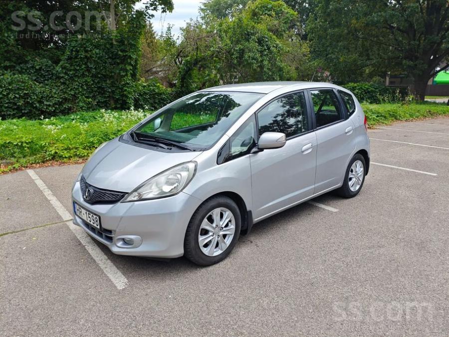 Pelēks Honda Jazz 2011 Rīga, ar dzinēja tilpumu 1.40 L un nobraukumu 202 tūkst. km par 3350 €, foto 3 vietnē AUTOMOTO.COM.LV