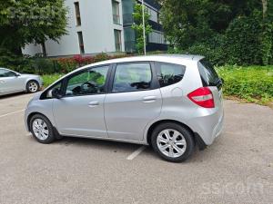 Pelēks Honda Jazz 2011 Rīga, ar dzinēja tilpumu 1.40 L un nobraukumu 202 tūkst. km par 3350 €, foto 4 vietnē AUTOMOTO.COM.LV
