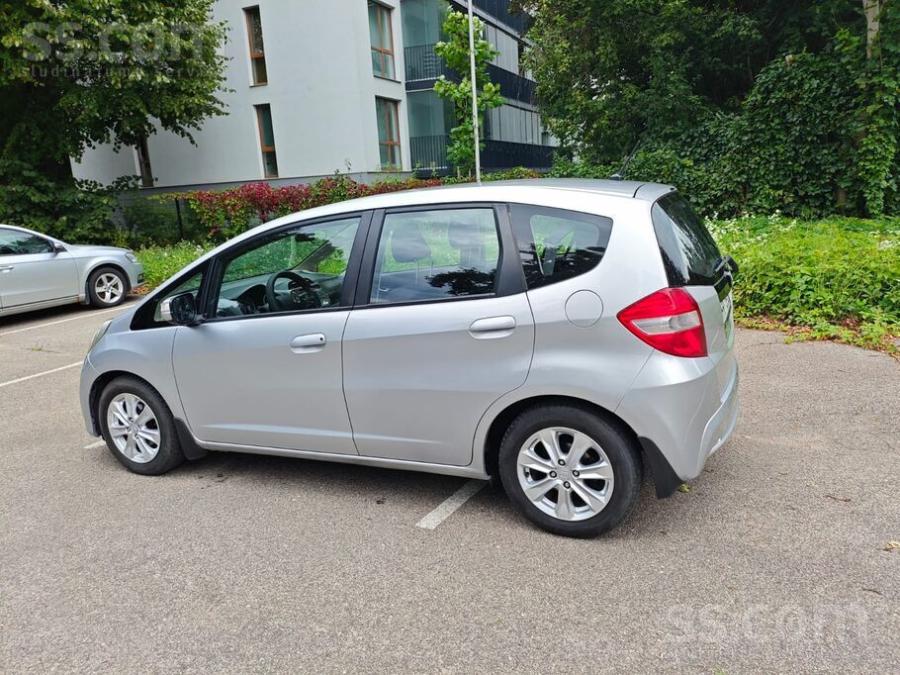 Pelēks Honda Jazz 2011 Rīga, ar dzinēja tilpumu 1.40 L un nobraukumu 202 tūkst. km par 3350 €, foto 4 vietnē AUTOMOTO.COM.LV
