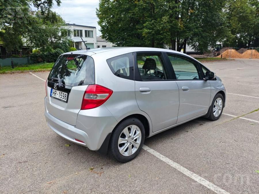 Pelēks Honda Jazz 2011 Rīga, ar dzinēja tilpumu 1.40 L un nobraukumu 202 tūkst. km par 3350 €, foto 5 vietnē AUTOMOTO.COM.LV